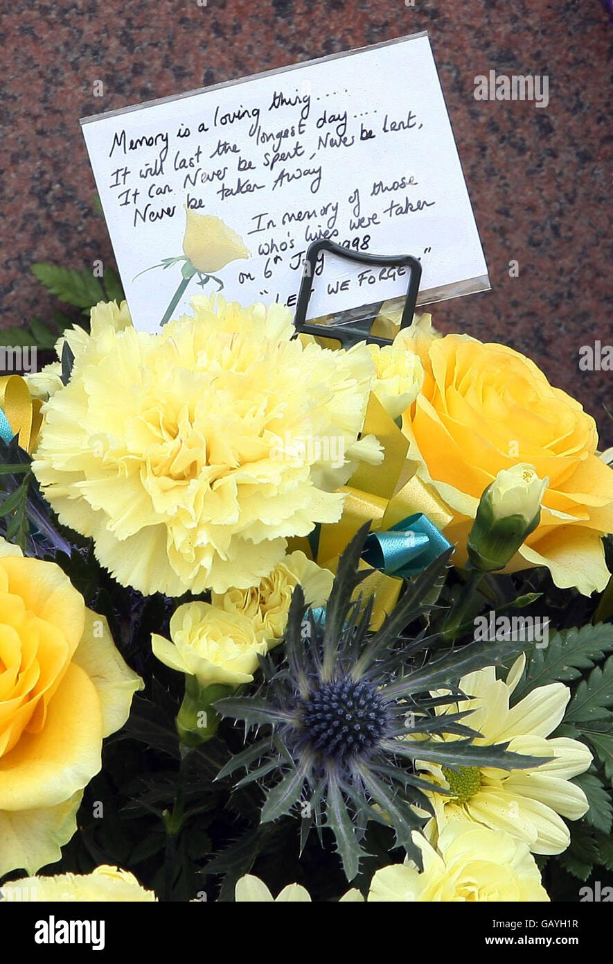 Flowers at the Hazlehead Park memorial statue for the Piper Alpha ...