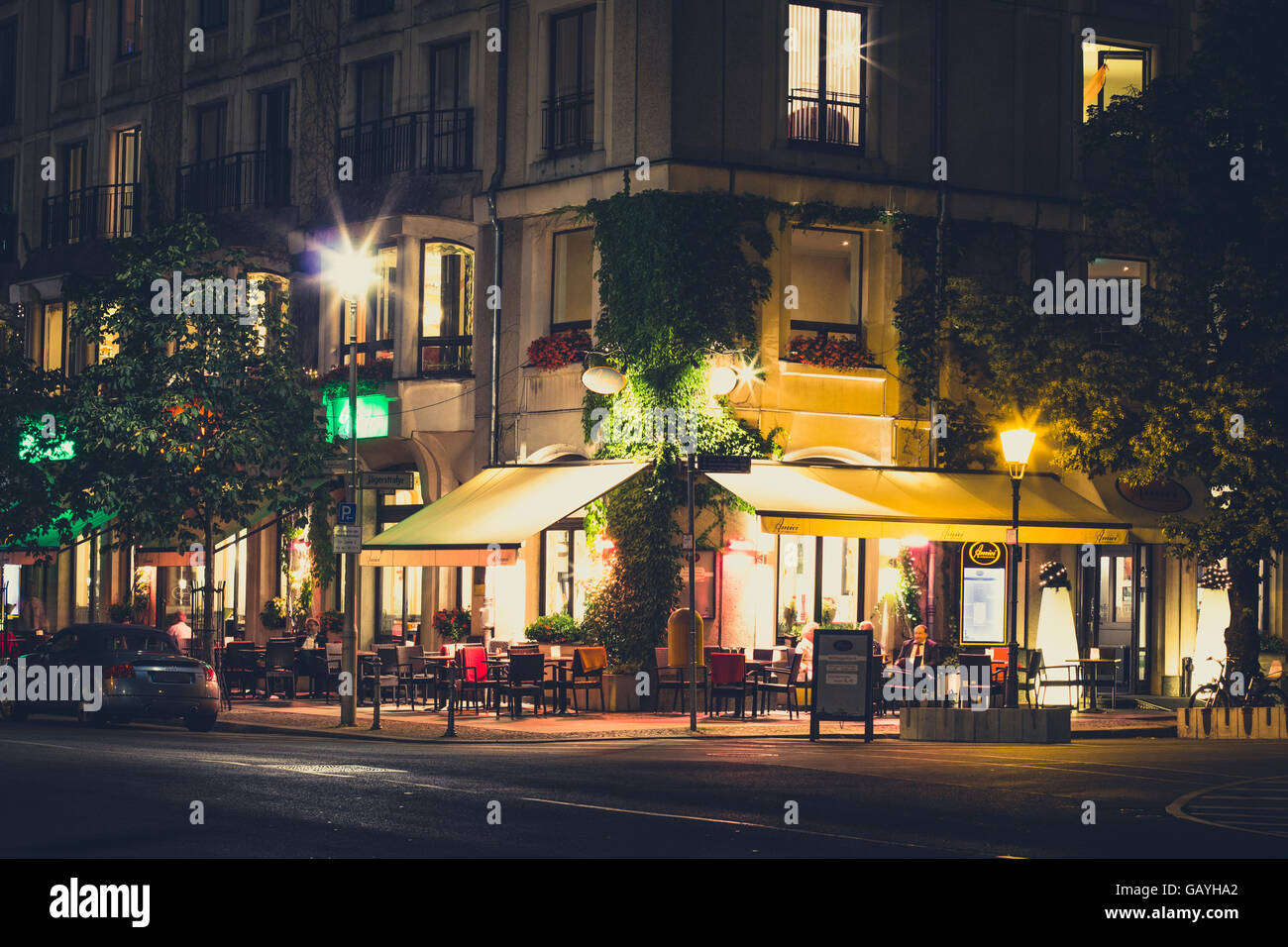 Restaurants street night germany hi-res stock photography and images ...