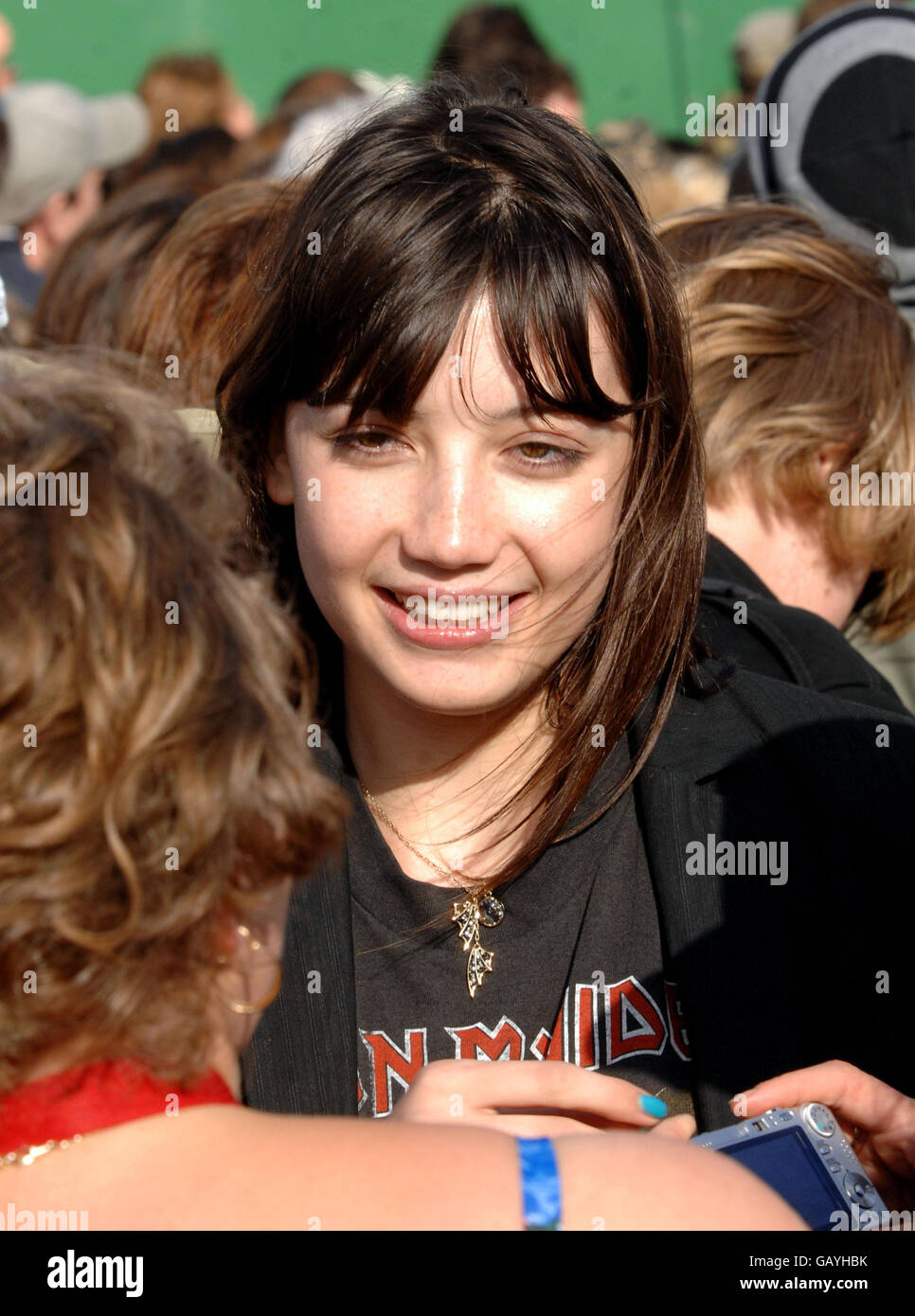 Daisy lowe festival hi-res stock photography and images - Alamy