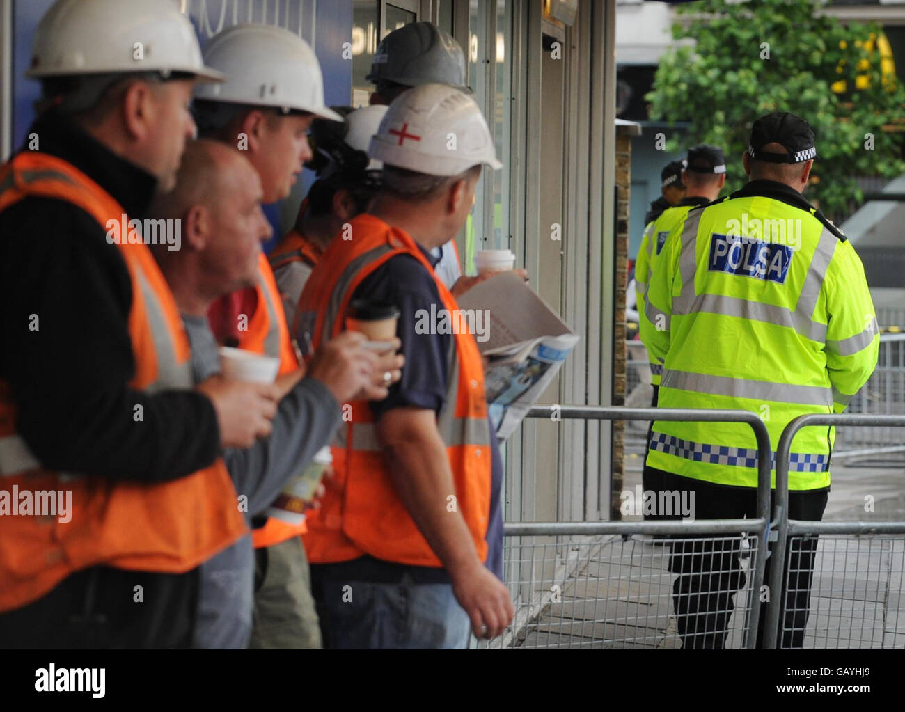 British policemen hi-res stock photography and images - Alamy
