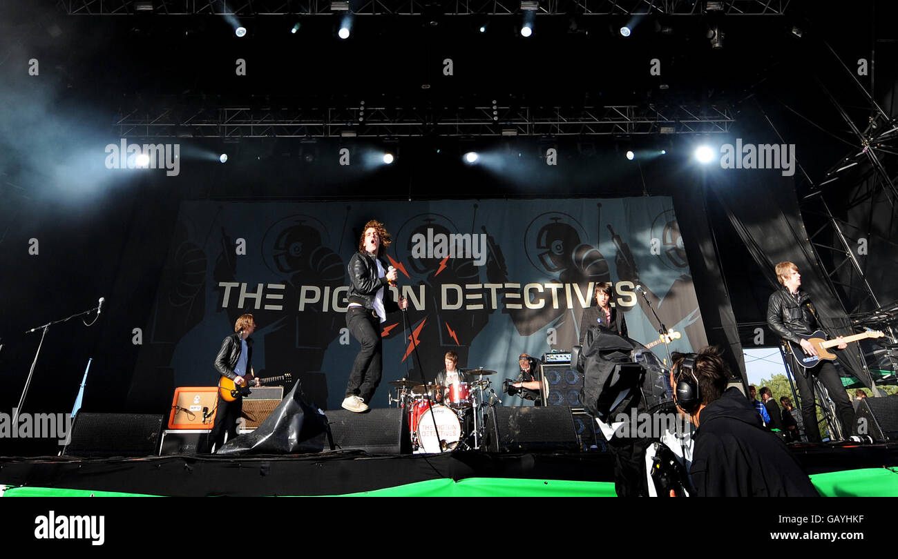 Pigeon detectives hi-res stock photography and images - Alamy