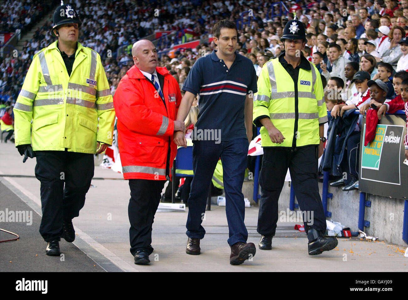 England football fan police hi-res stock photography and images - Alamy