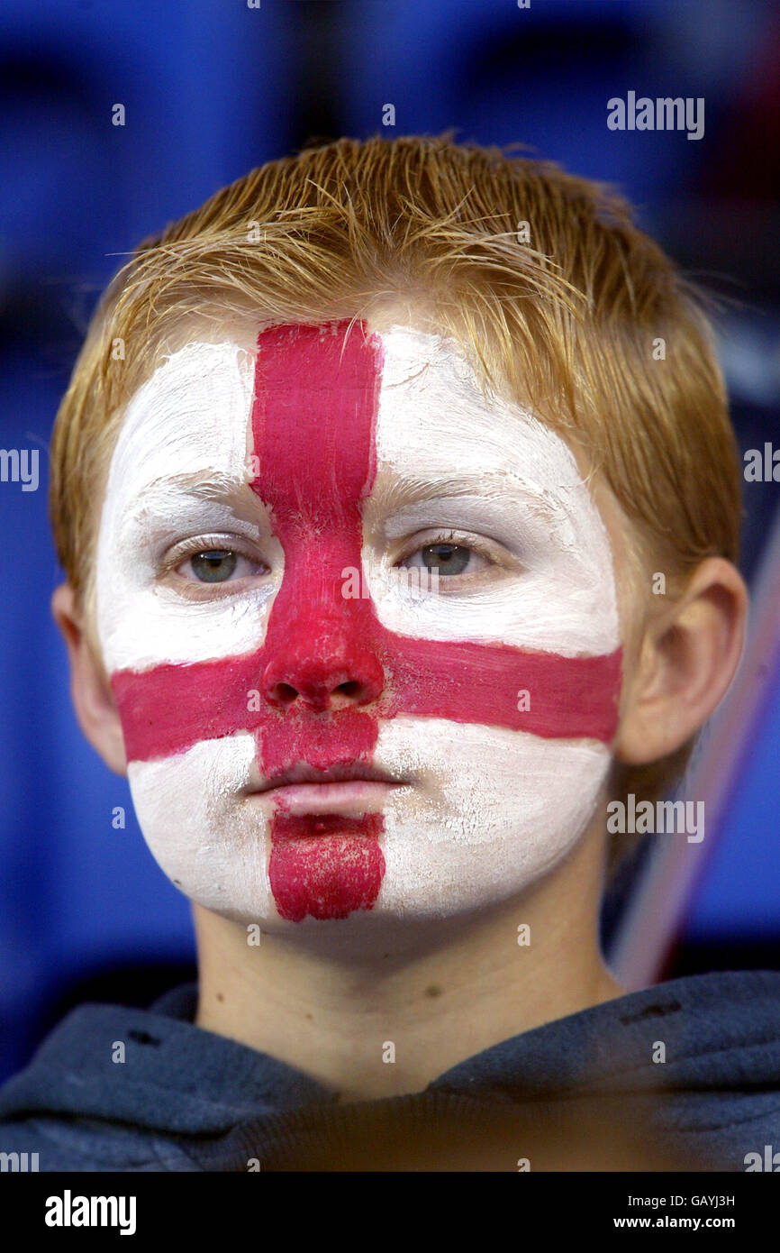 England fan with painted face hi-res stock photography and images - Alamy
