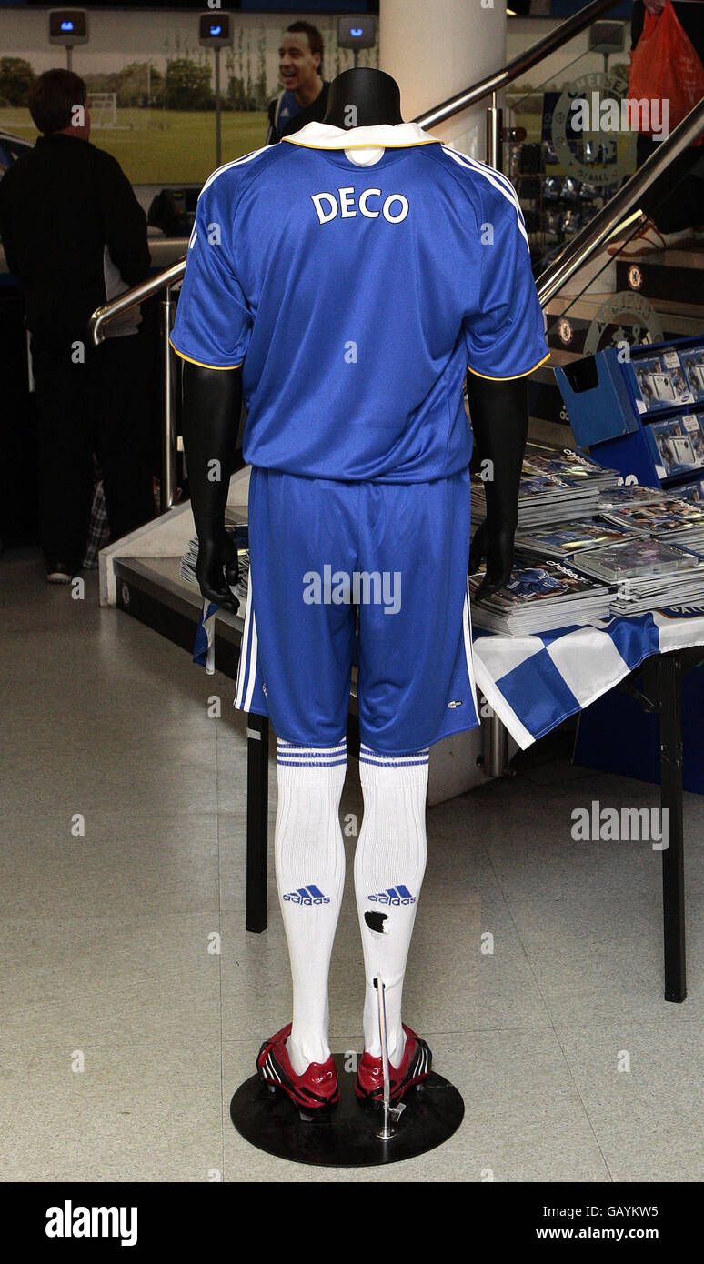 Chelsea fc store hi-res stock photography and images - Alamy