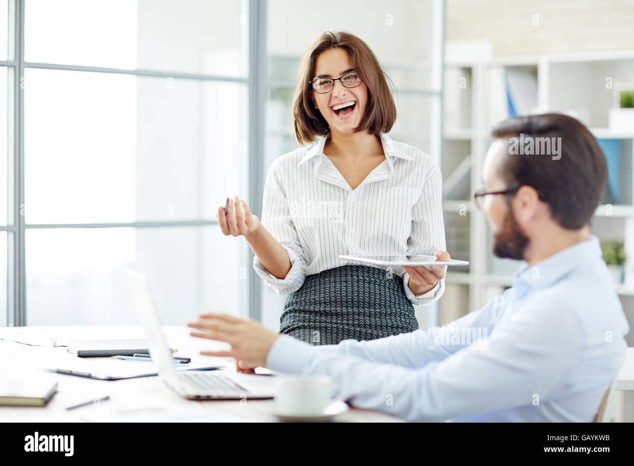 Businesspeople laughing hi-res stock photography and images - Alamy