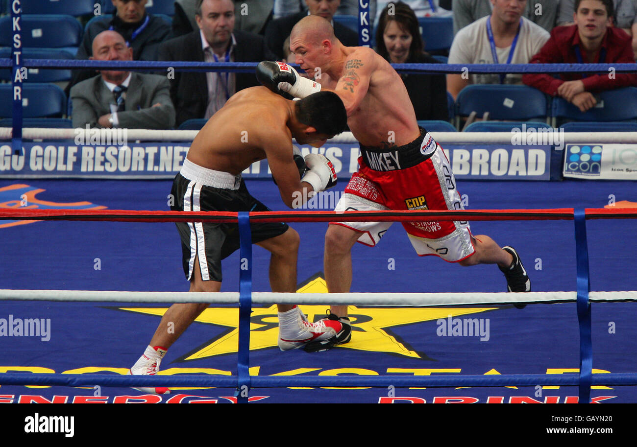 Boxing - Commonwealth Title - Matthew Hatton v Craig Watson - City Of ...
