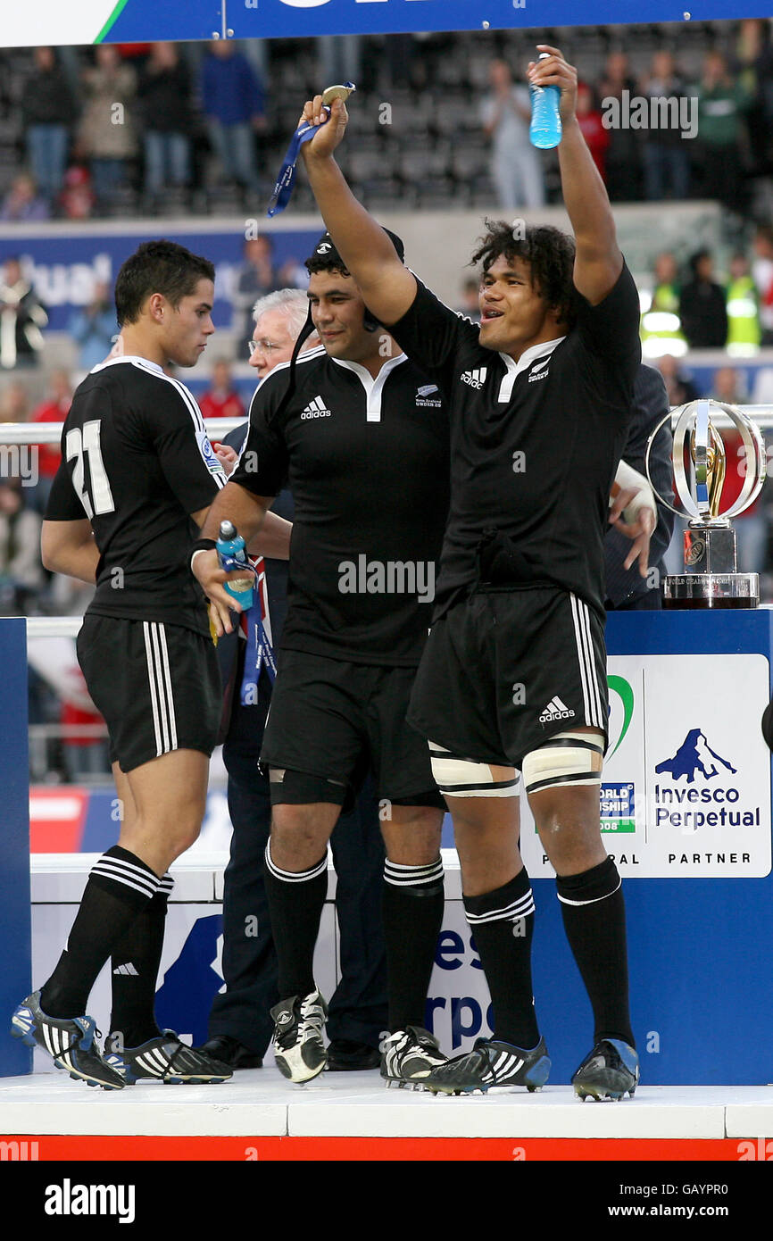 New Zealand's Peter Saili (r) celebrates after his team win the IRB ...