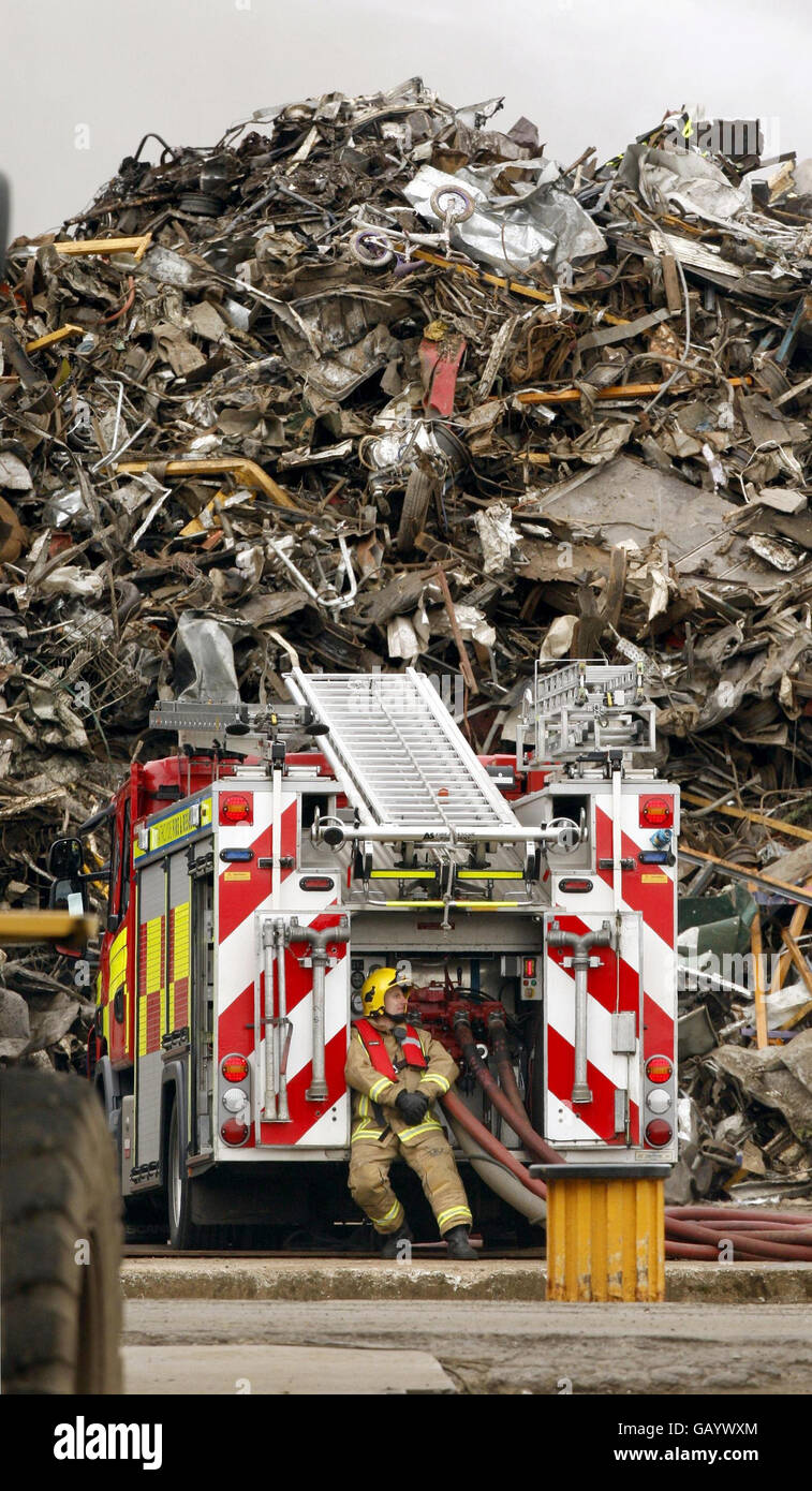 Scrapyard fire near Glasgow Stock Photo - Alamy