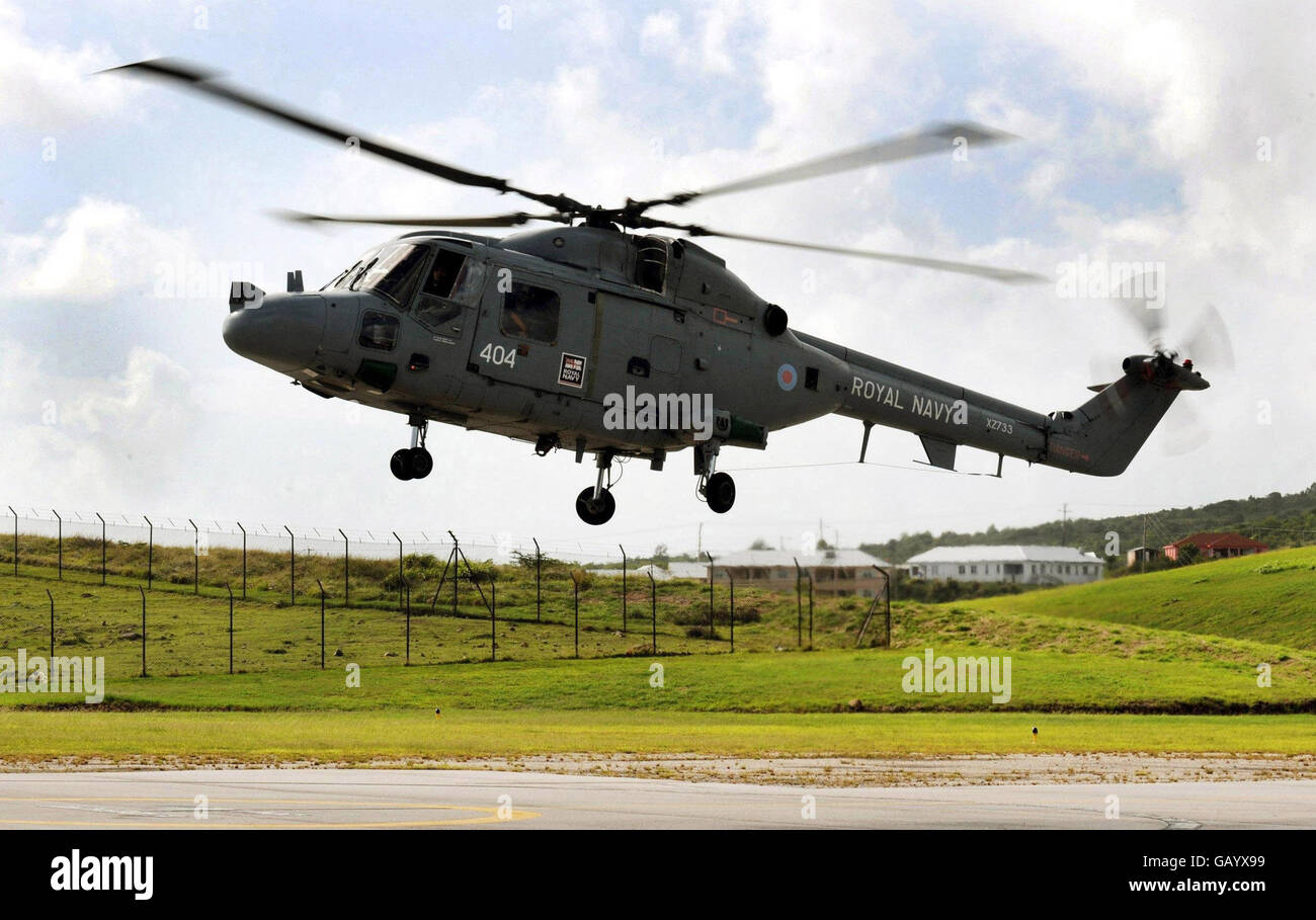 Royal navy lynx helicopter from the frigate h m s iron duke hi-res ...