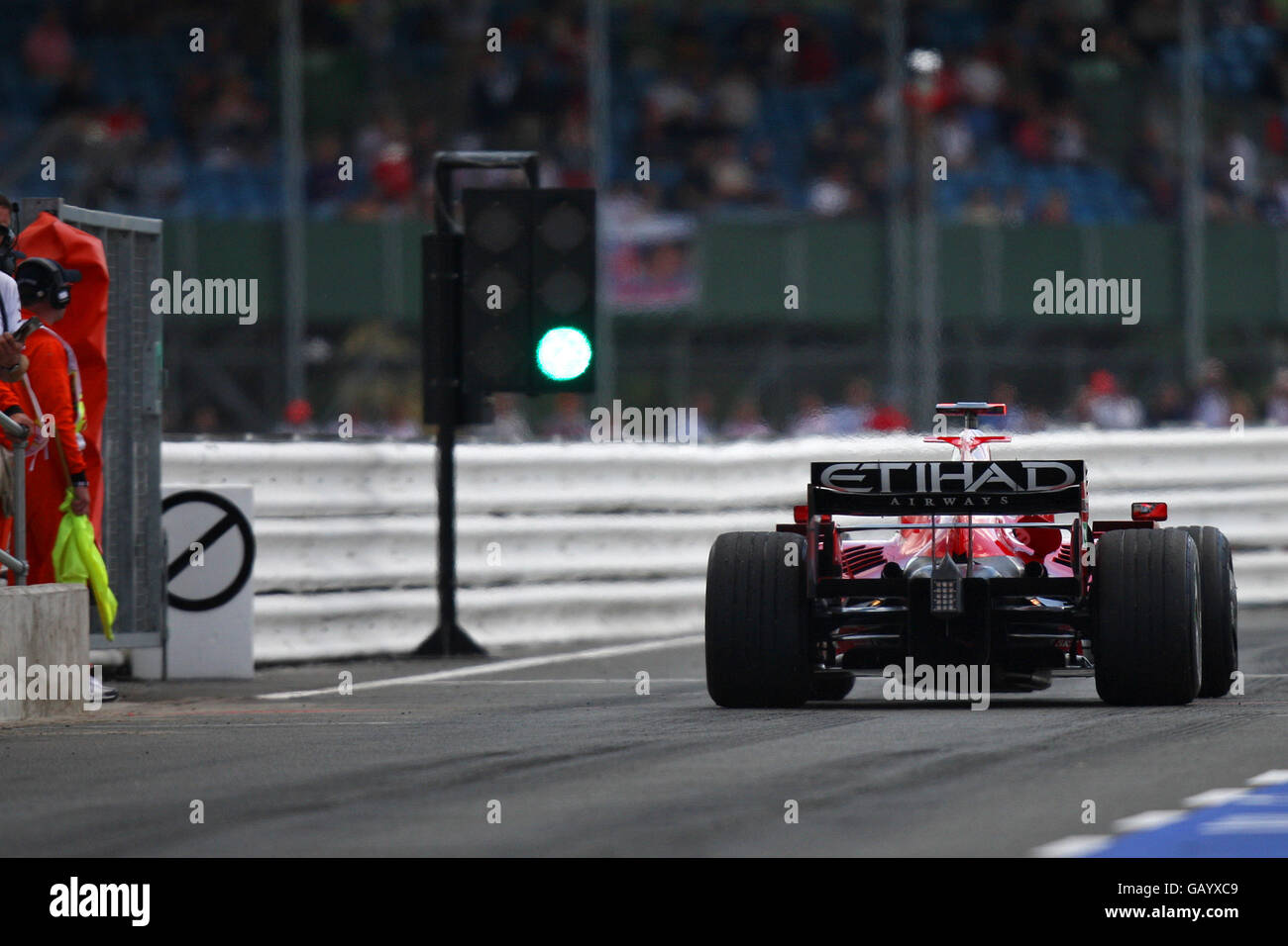 F1 line light green waiting marshall flag hi-res stock photography and ...