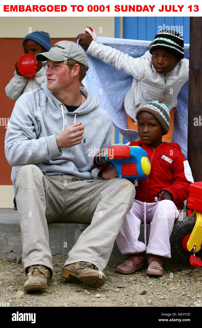 Prince Harry with children from the Lesotho Child Counselling Unit in ...