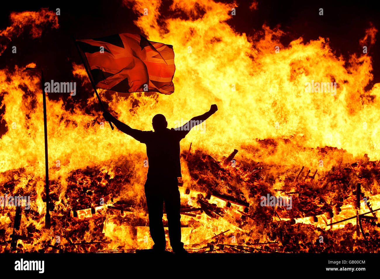 Burning union jack flag hi-res stock photography and images - Alamy
