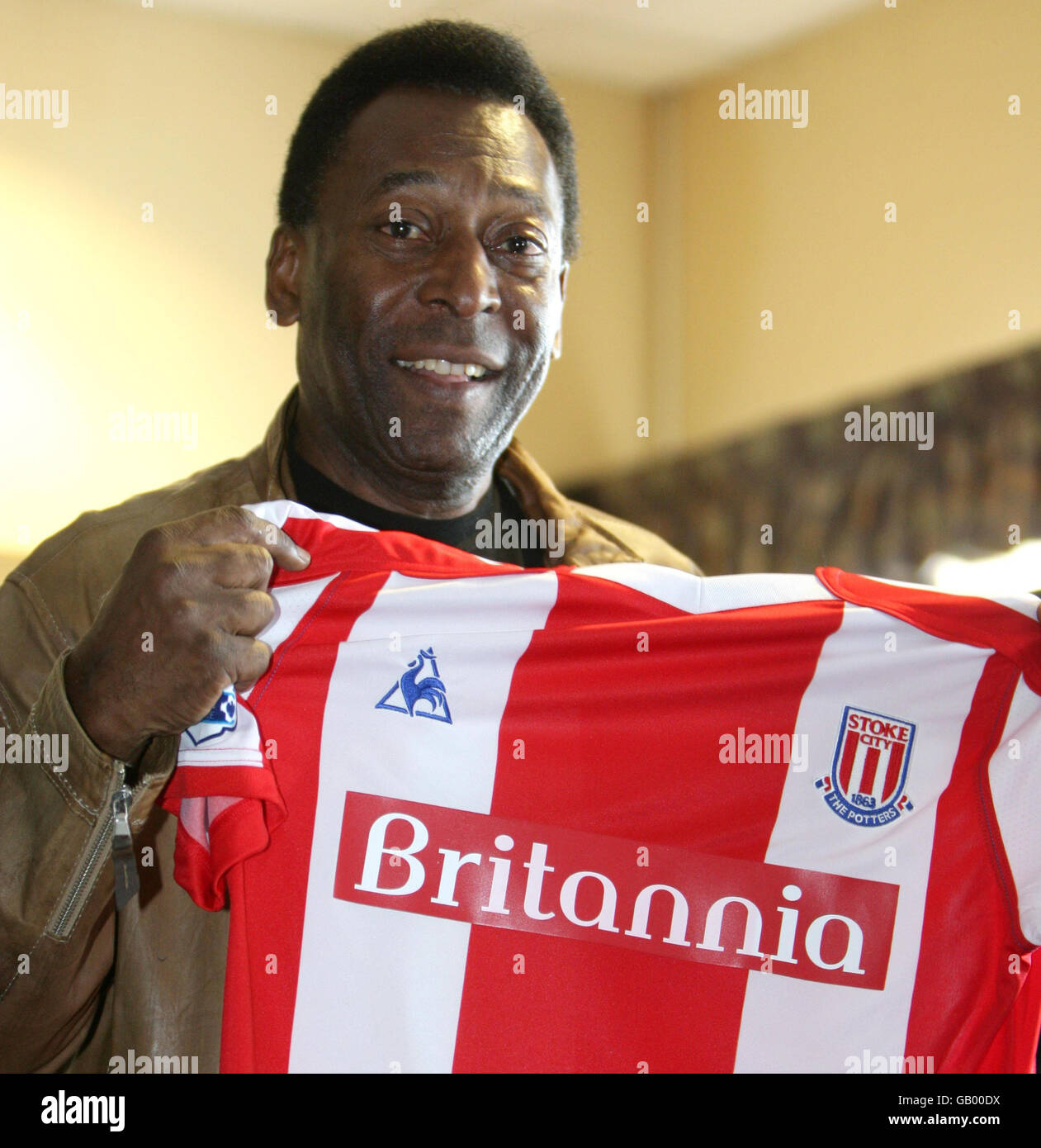 Gordon Banks statue unveiled Stock Photo - Alamy