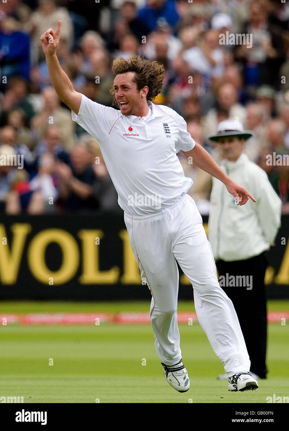 England's Ryan Sidebottom celebrates dismissing South Africa's Jacques ...