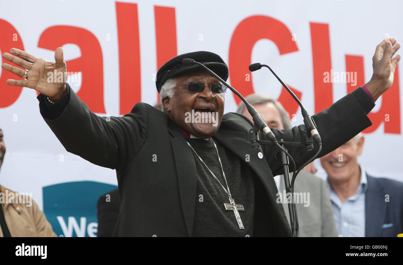 Gordon Banks statue unveiled. Archbishop Desmond Tutu speaks at the ...