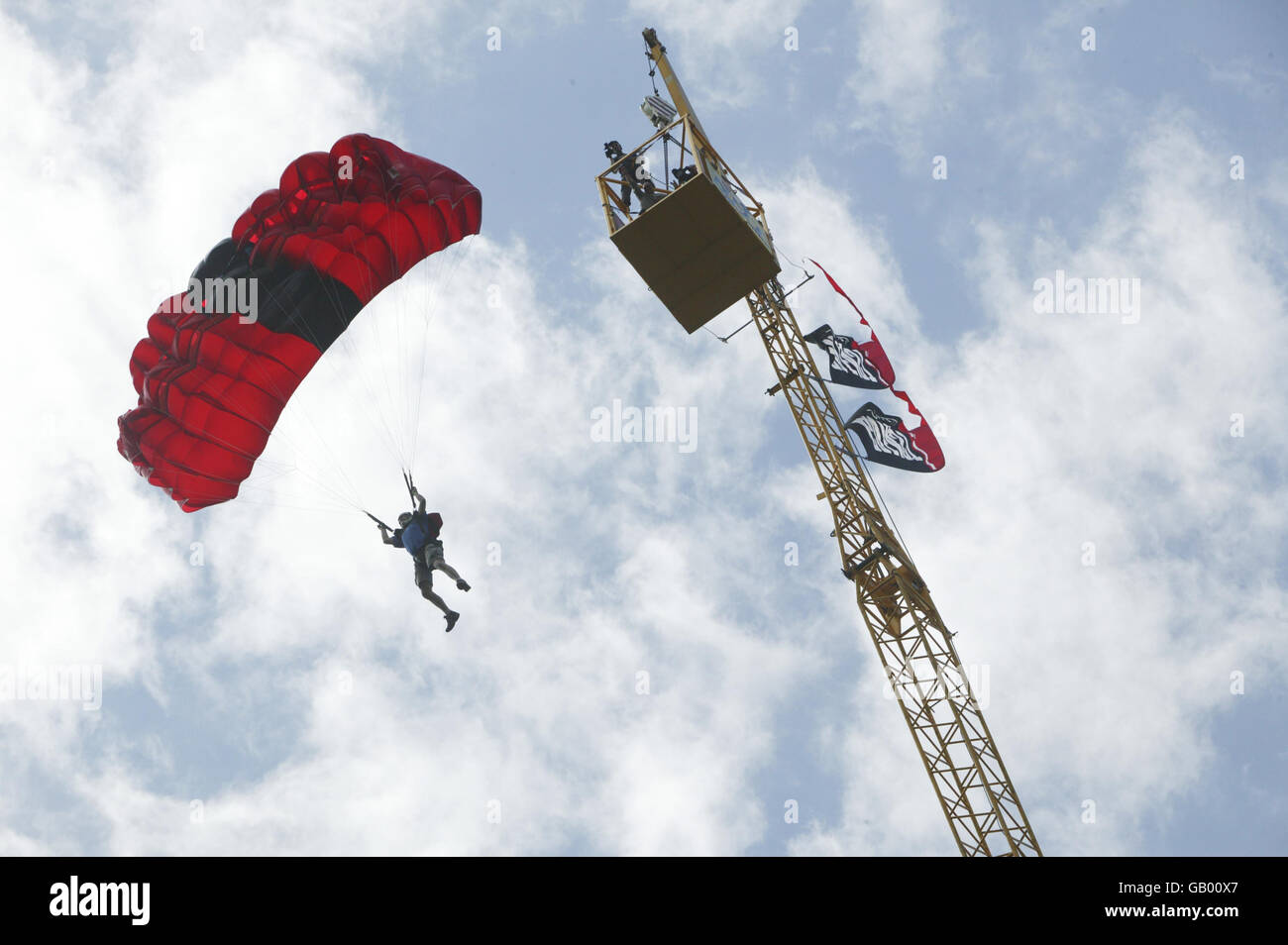 The bedford river festival hosts uks first base jumping competition hi ...
