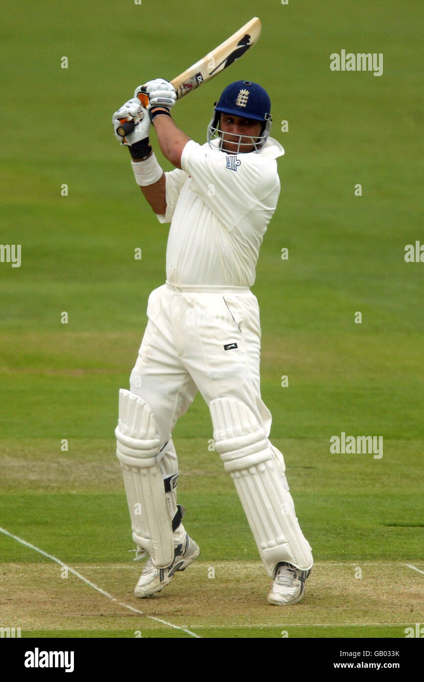 Mark butcher cricket hi-res stock photography and images - Alamy