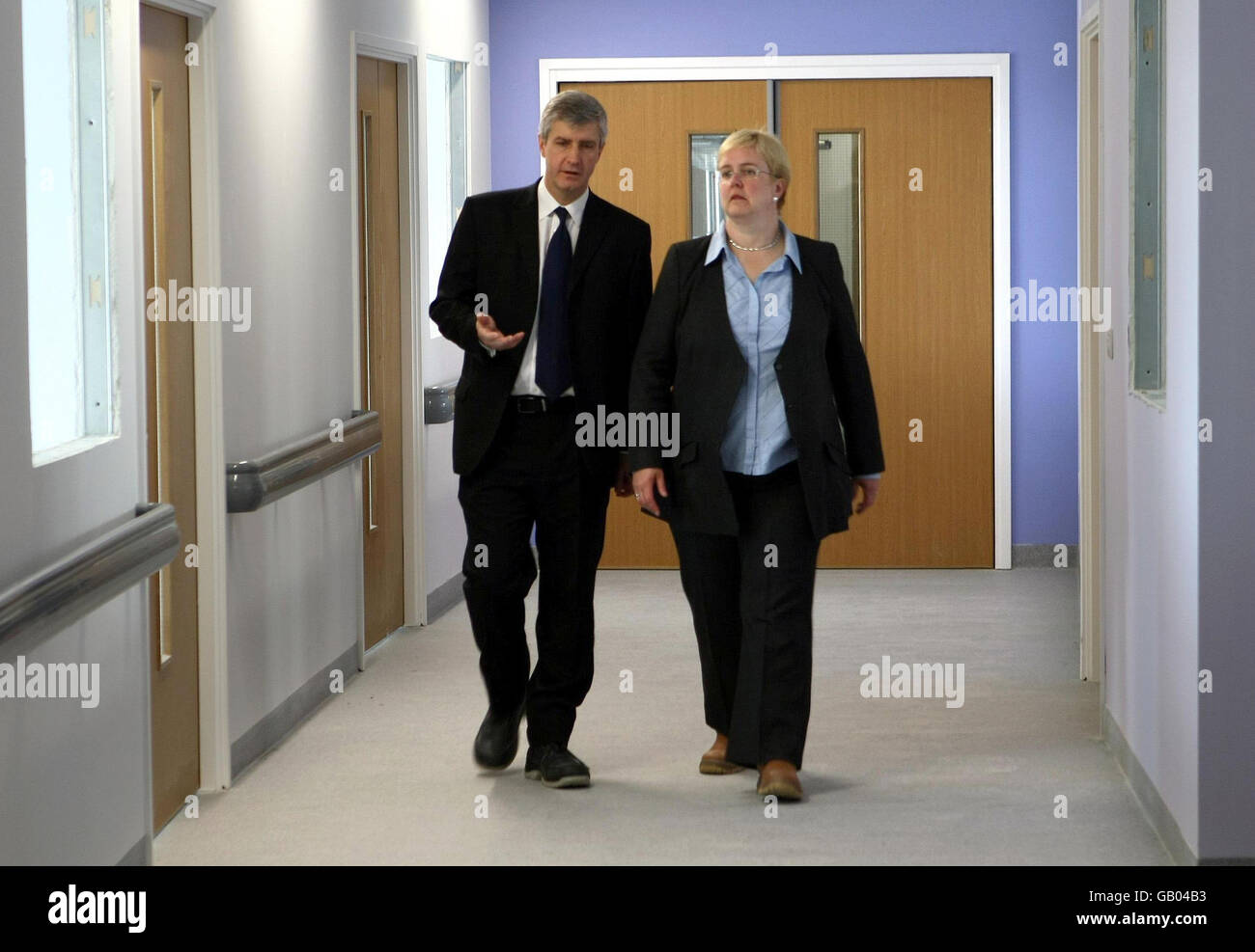 Chief executive of queen elizabeth hospital hi-res stock photography ...