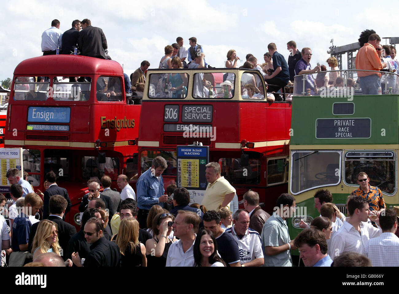 Open top buses hi-res stock photography and images - Alamy