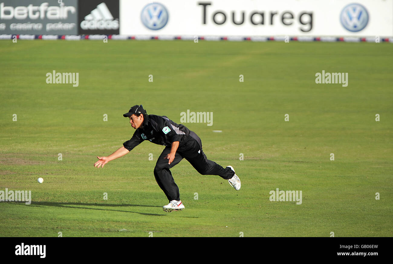 Cricket - Twenty20 International - England v New Zealand - Old Trafford ...