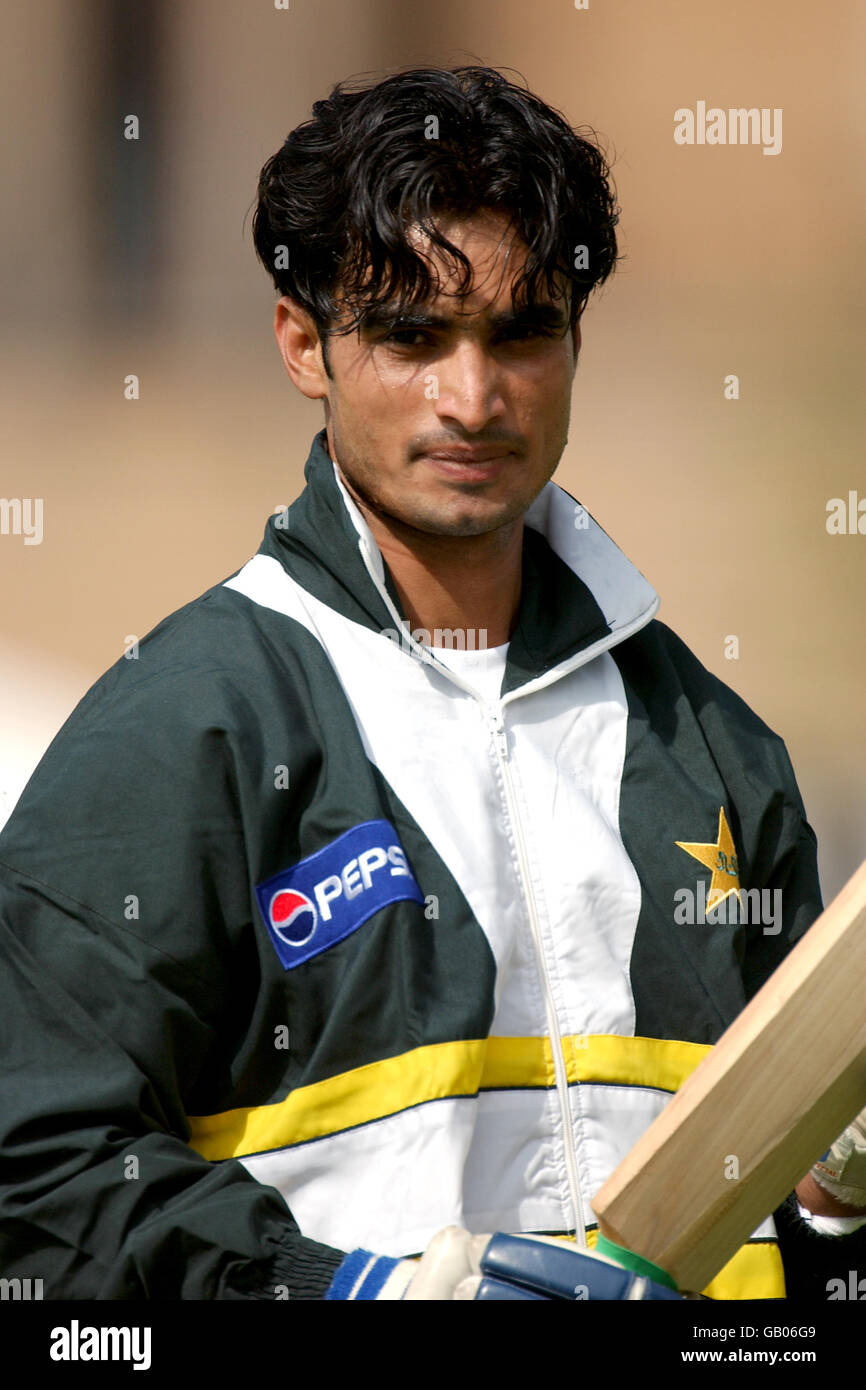 Cricket - International Friendly - Scotland v Pakistan. Imran Nazir ...