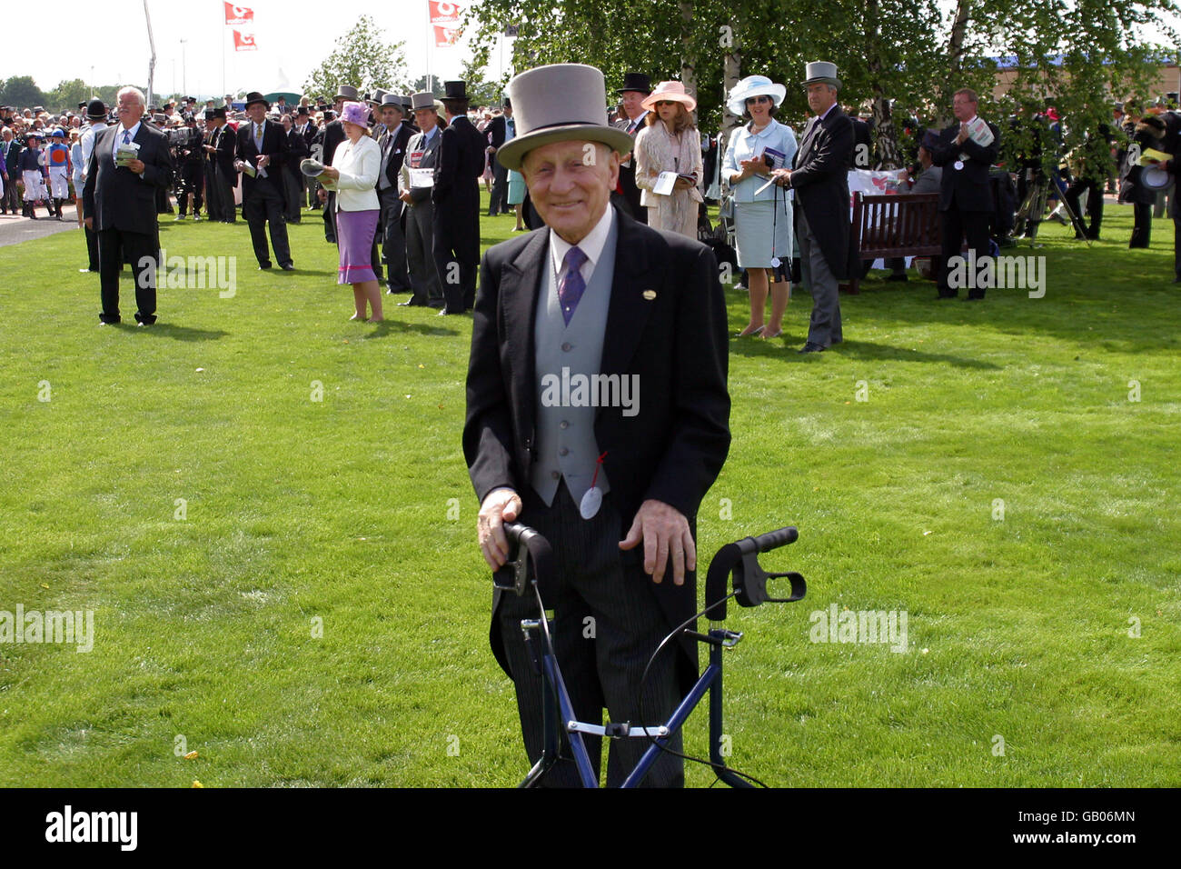 Twice winner of the Derby Scobie Breasley returns as Legend of Honour ...