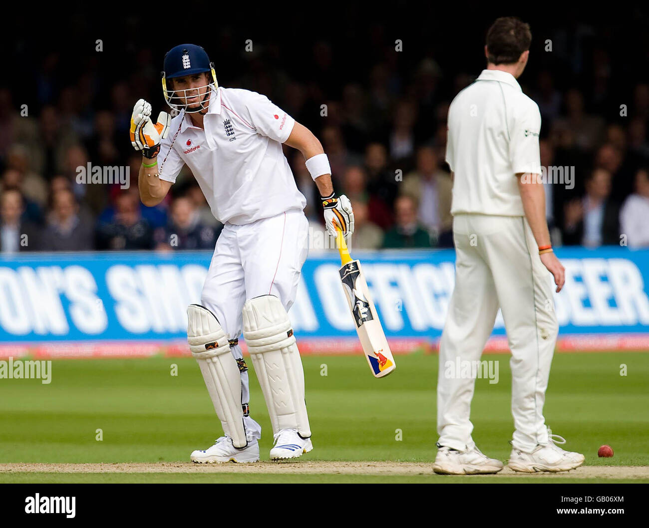 Cricketers talking hi-res stock photography and images - Alamy