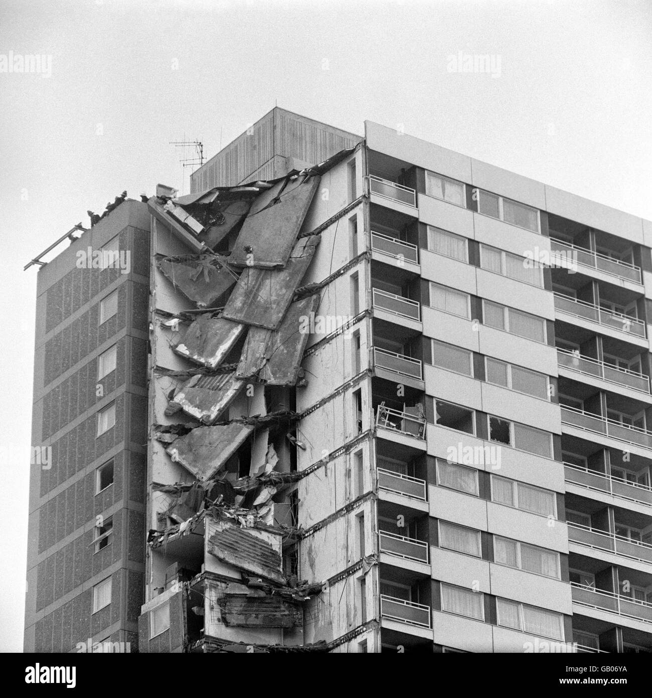 Disasters and Accidents - Ronan Point Block of Flats Collapse Stock ...