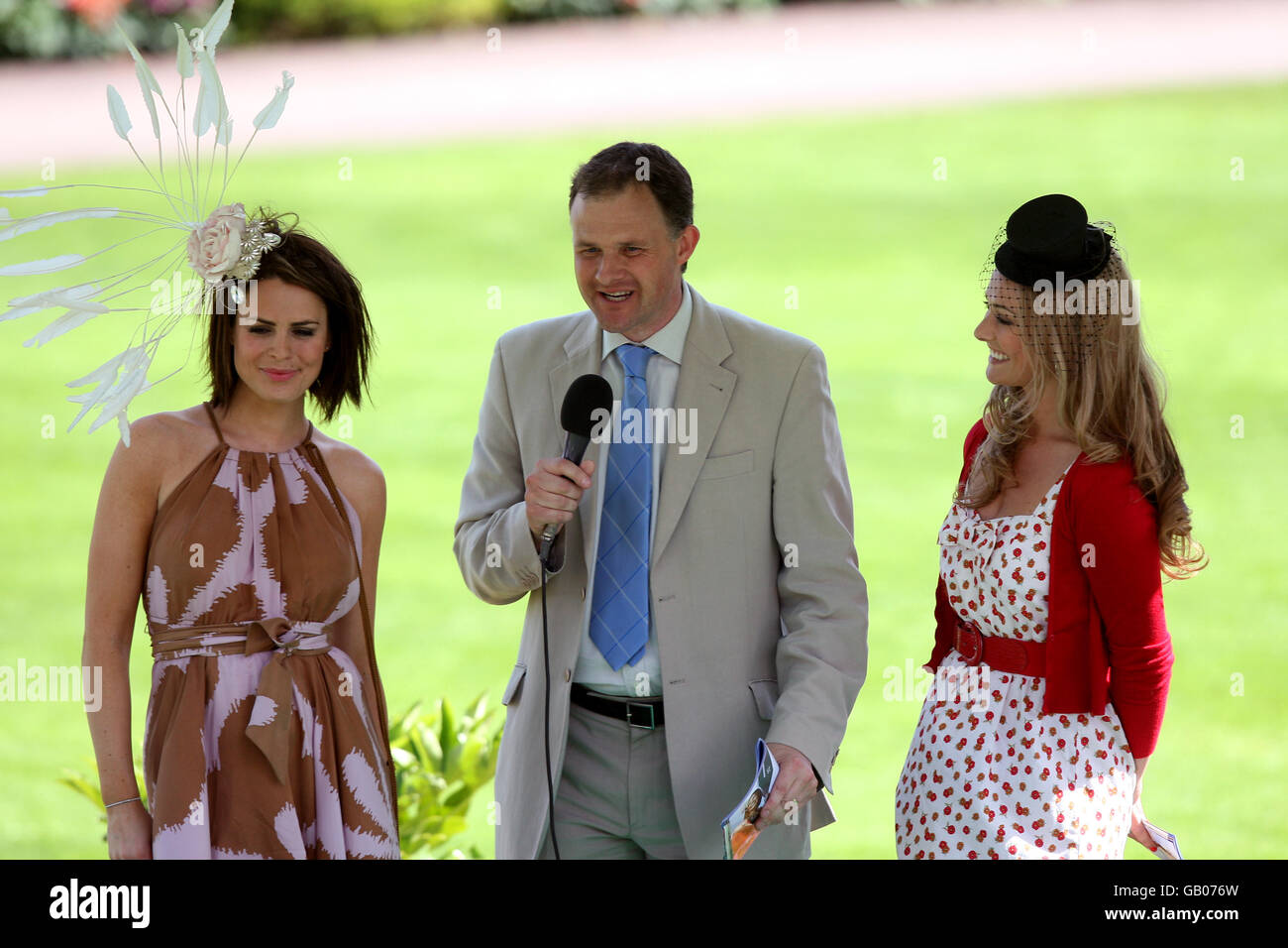TV presenter Sarah Jagger (r) and actress and model Susie Amy (l) hosts ...