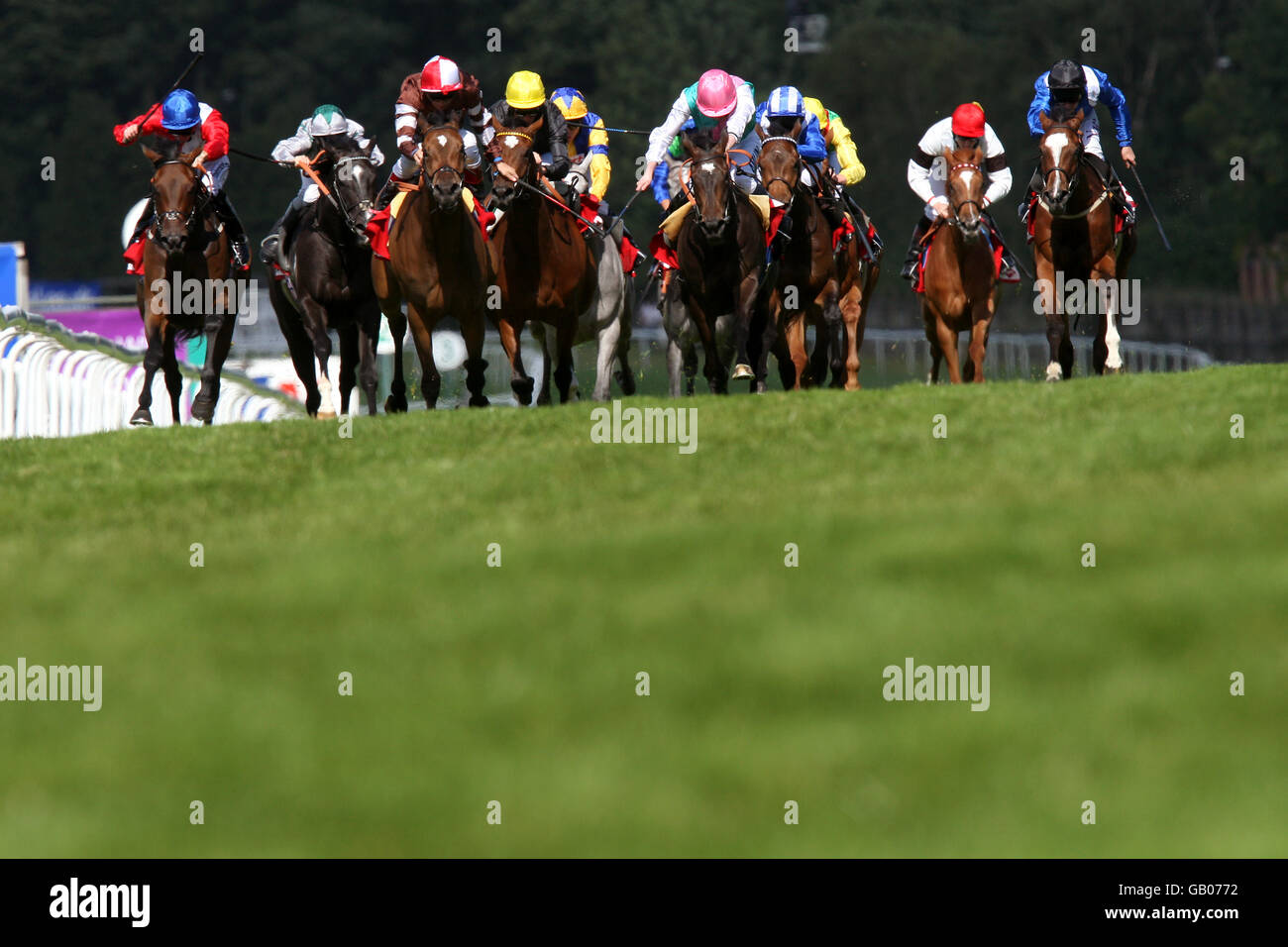 Sandown racing races action hi-res stock photography and images - Alamy
