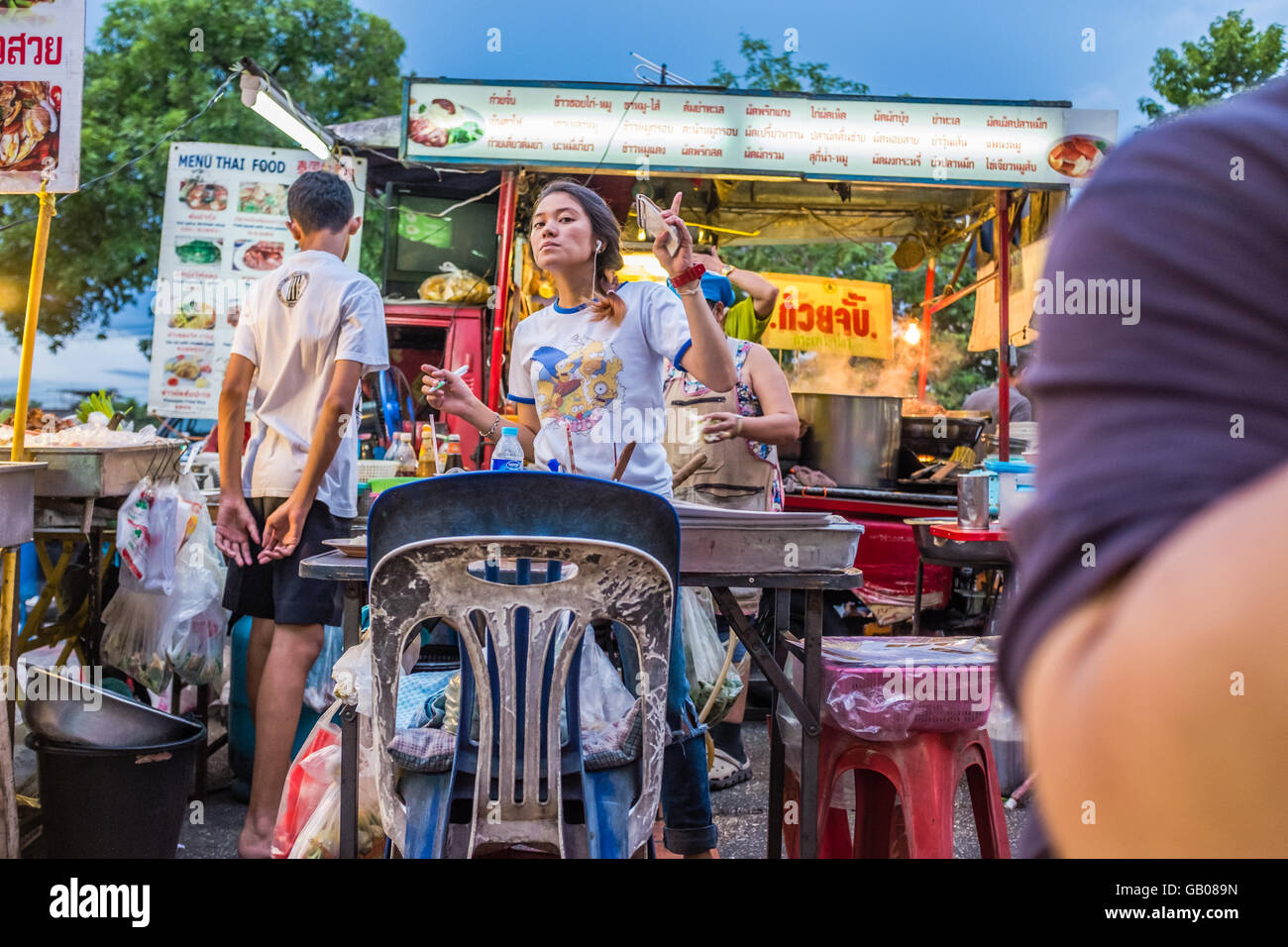 Waitress working in busy Thai street food stall, Chiang Mai Thailand ...