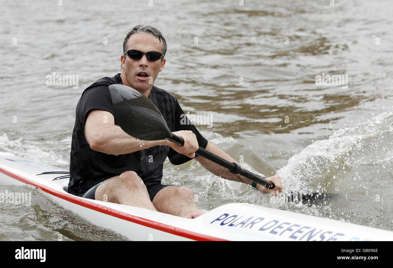 Explorer set to kayak to 'melting' north pole Stock Photo - Alamy