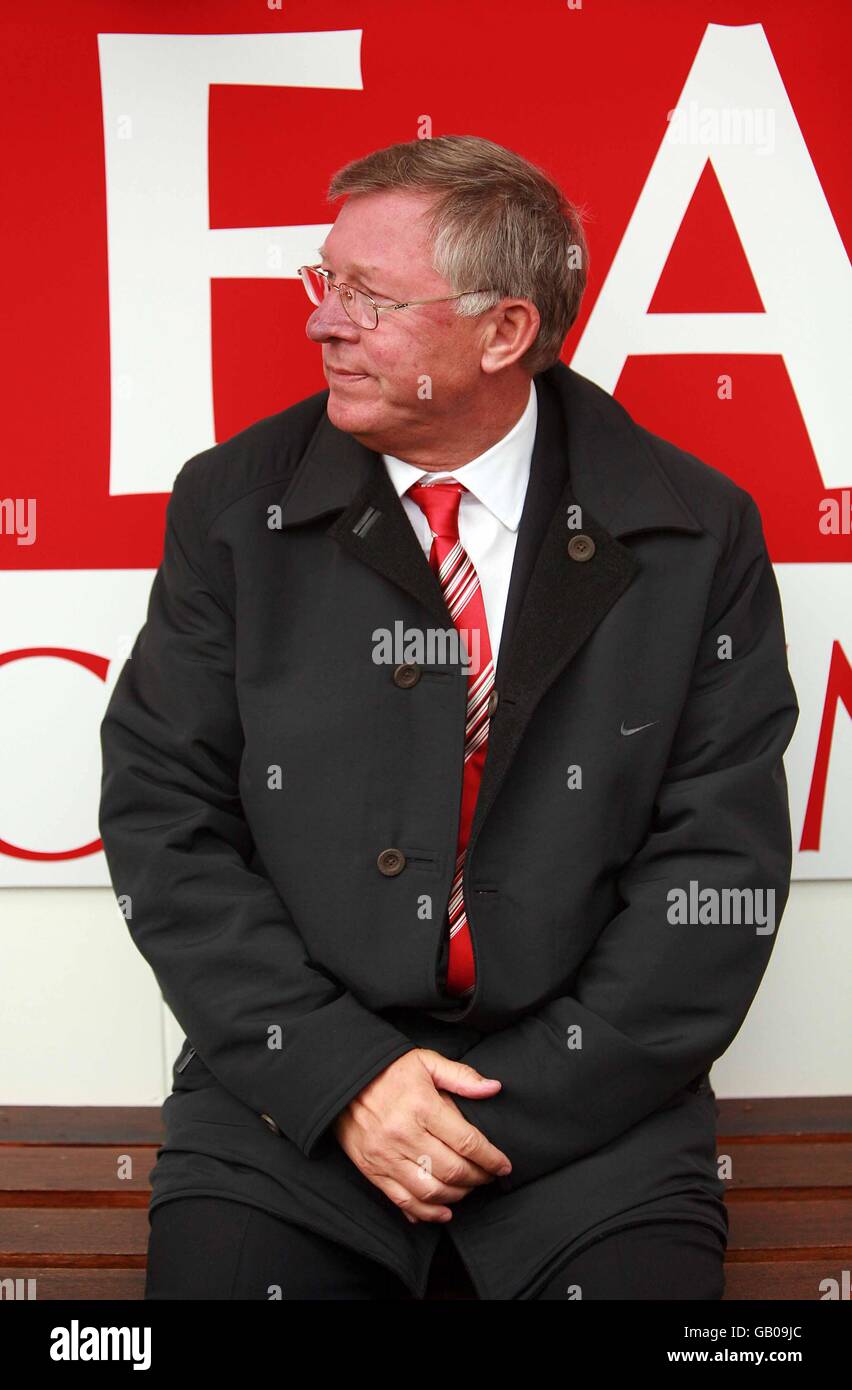 Sir alex ferguson aberdeen manager hi-res stock photography and images ...