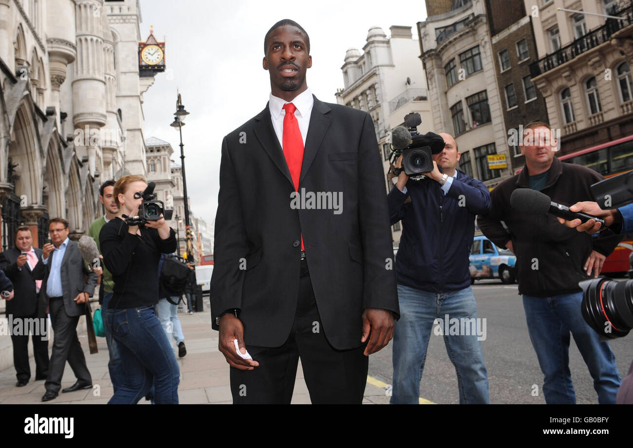 Dwain chambers arrives outside the high court in london hi-res stock ...