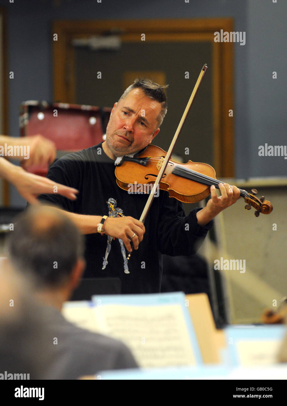 Maverick violinist Nigel Kennedy rehearses with the BBC Concert ...