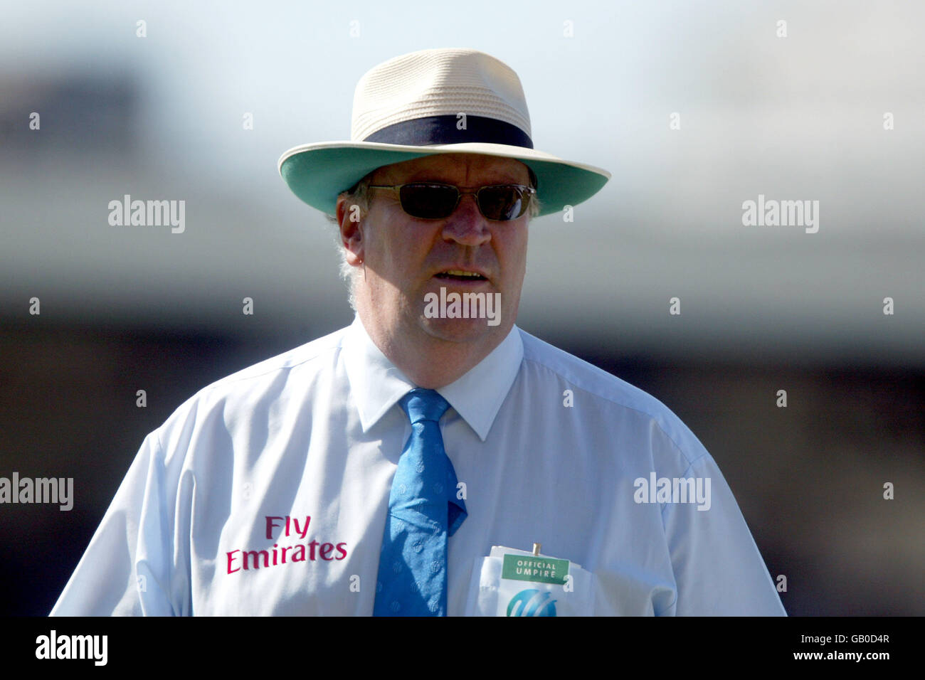 Cricket umpire challenge hi-res stock photography and images - Alamy