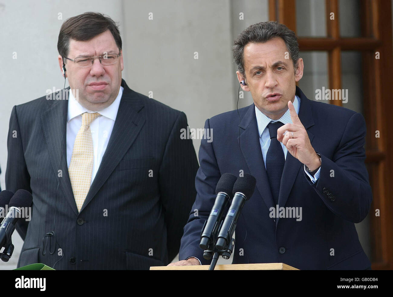 French President Nicholas Sarkozy and Taoiseach Brian Cowen hold a ...
