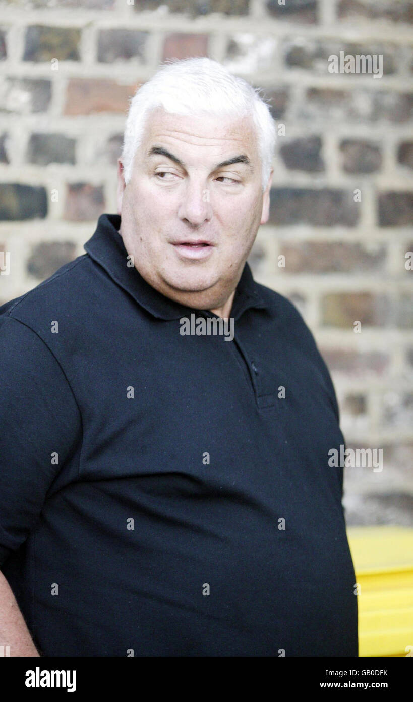 Amy Winehouse's dad Mitch arrives at her house in north London on the ...