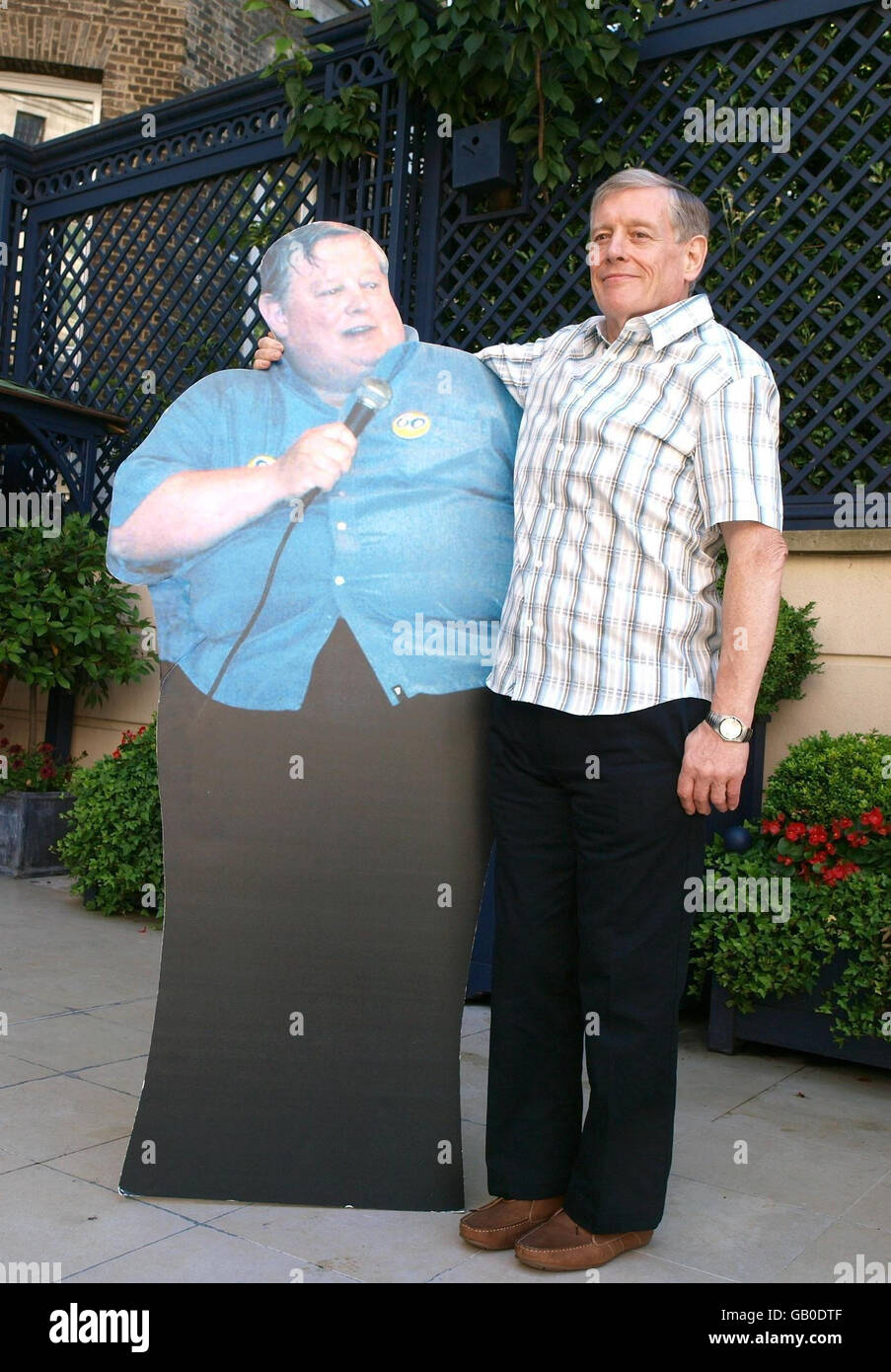 Slimming World's Man of the Year 2008 Brian Semple stands next to a ...
