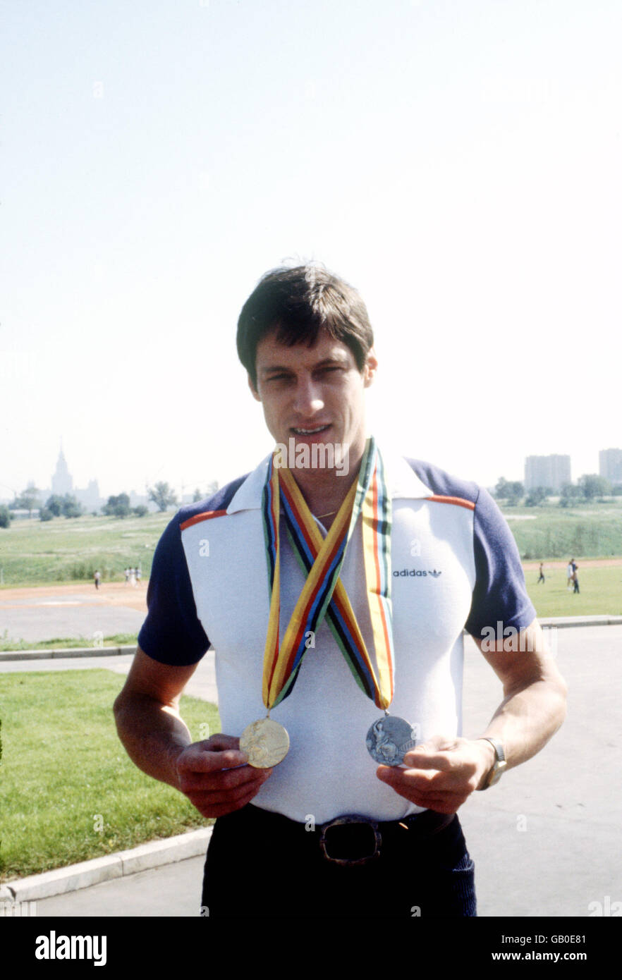 Great Britain's Allan Wells shows off his 100m gold medal and 200m ...