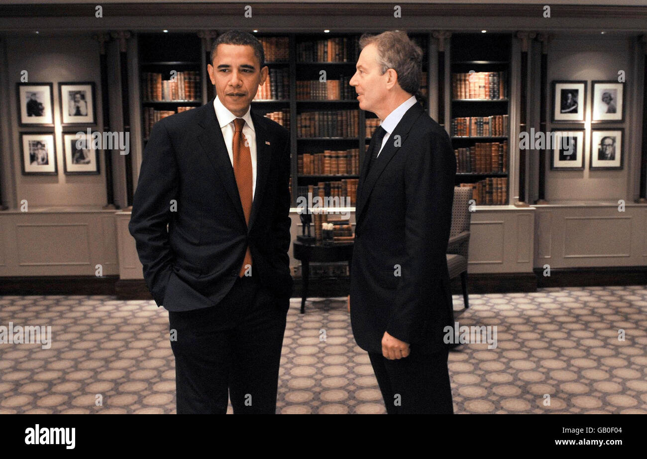 Obama full length standing hi-res stock photography and images - Alamy