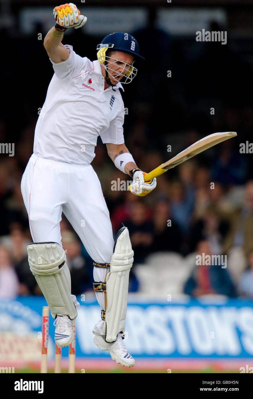 Kevin pietersen celebrate 100 hi-res stock photography and images - Alamy