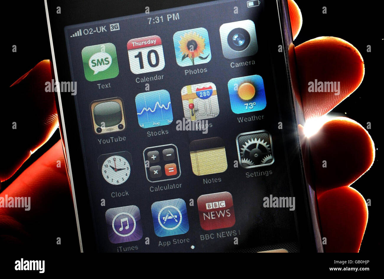 The new iPhone goes on sale to the public at the 02 store on Oxford ...