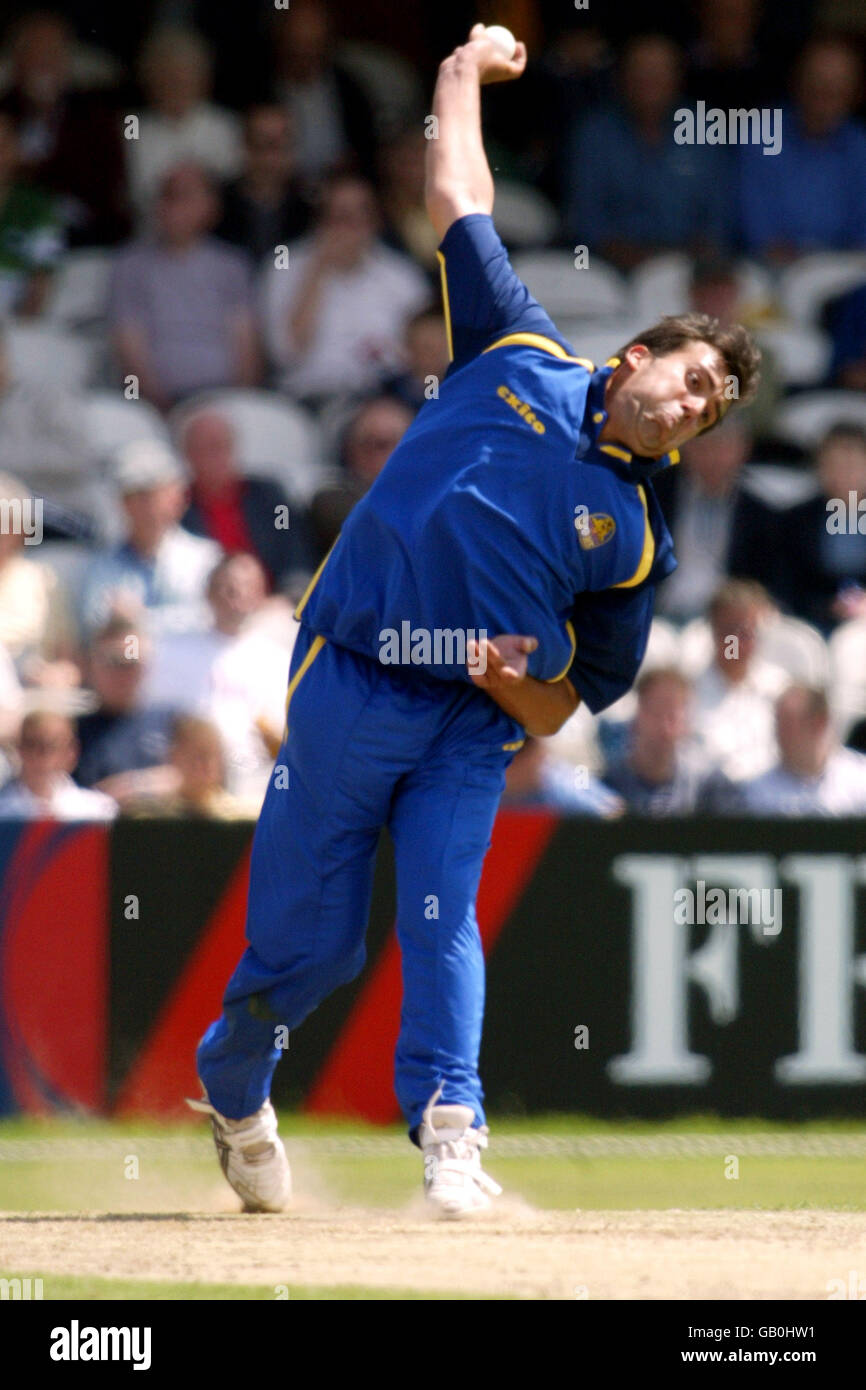 Cricket james full length stock hi-res stock photography and images - Alamy