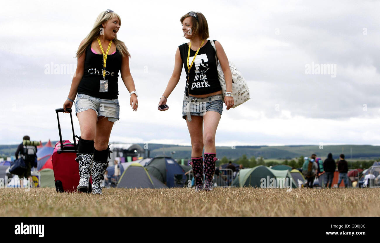 Girls arriving festival hi-res stock photography and images - Alamy