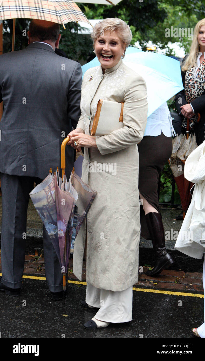 Angela rippon arrives sir david frosts summer garden party hi-res stock ...