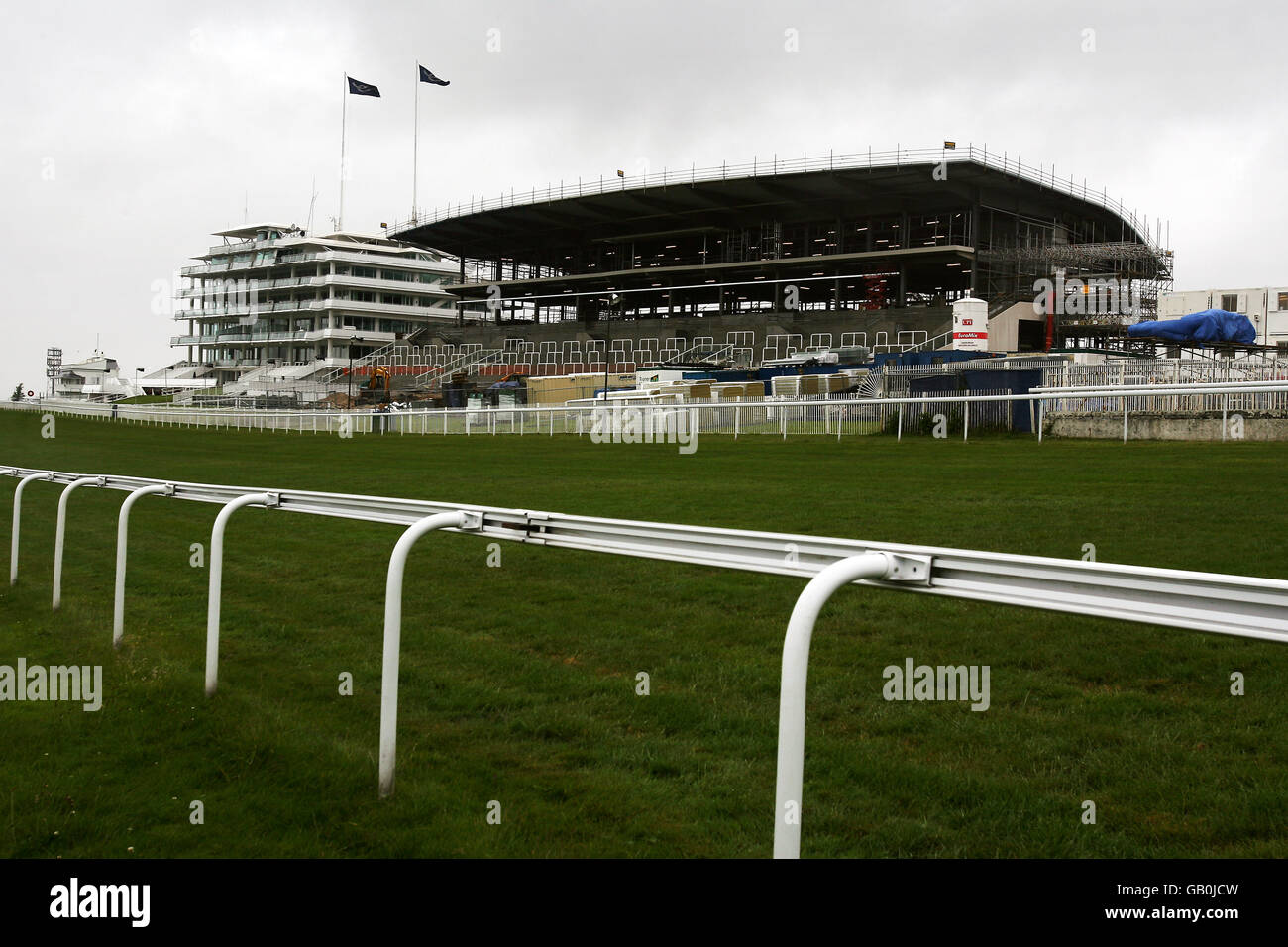 General view of the grandstand at epsom downs hi-res stock photography ...