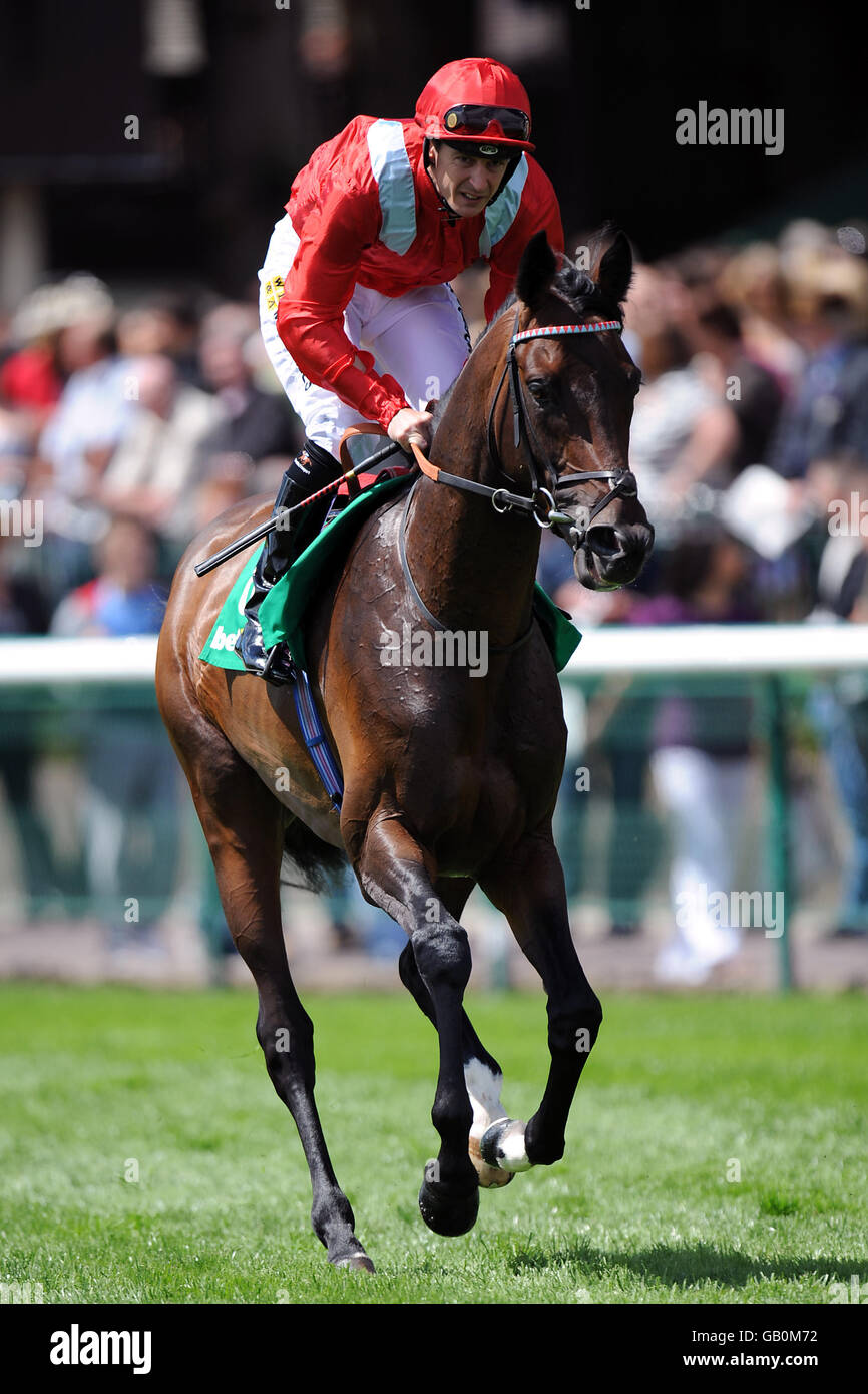 Horse Racing - Haydock Park Racecourse Stock Photo - Alamy