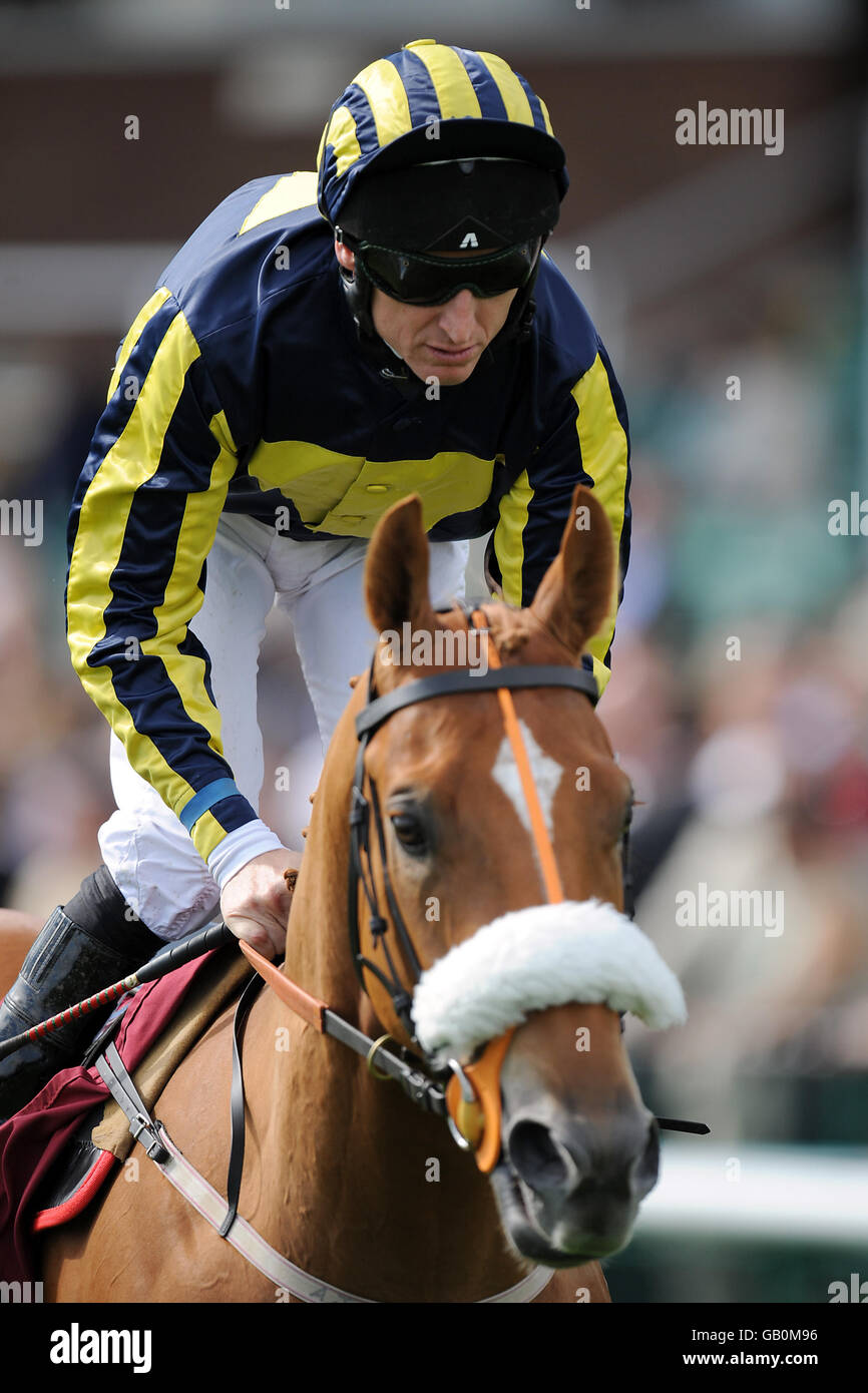 Racing haydock mid length half hi-res stock photography and images - Alamy