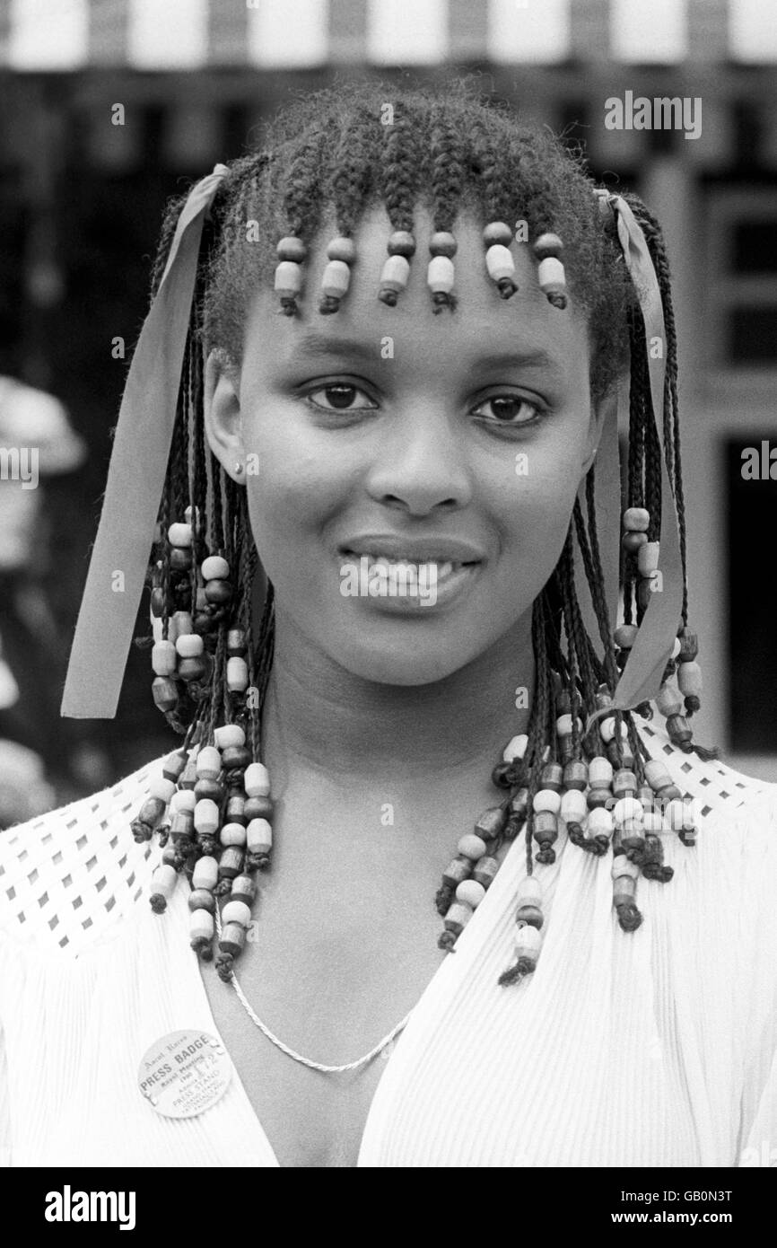 1980s hairstyles hi-res stock photography and images - Alamy